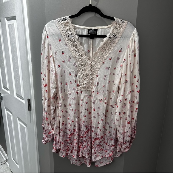 Angie | Tops | Angie Pink Floral Lace Long Sleeve Tunic Topxl | Poshmark